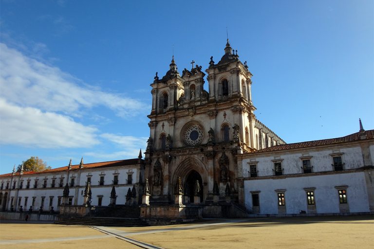 Mosteiro de Alcobaça, monumento à religiosidade e ao amor eterno